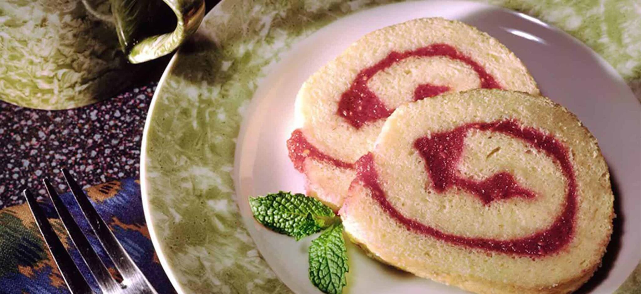 Easy Sponge Roll Cake Recipe | Incredible Egg